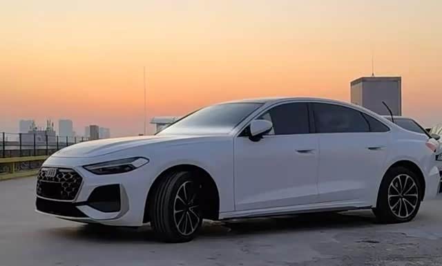 更多细节曝光！全新一汽奥迪A5L实车内饰，配曲面双联屏+副驾屏_车家号_发现车生活_汽车之家