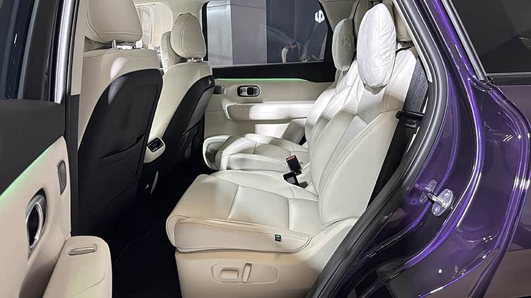 【文章】都是六座增程SUV，零跑C16真是半价理想L8？_车家号_汽车之家