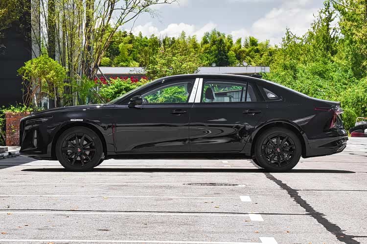 2025款红旗H5，配置丰富，空间宽敞，新增玄影版，售15.98万元起_车家号_发现车生活_汽车之家