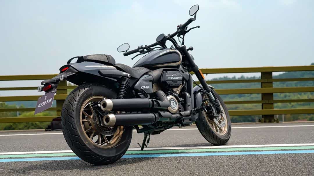 【文章】唯一带平衡轴的250V缸运动巡航—无极16980元CU250静态测评_车家号_汽车之家