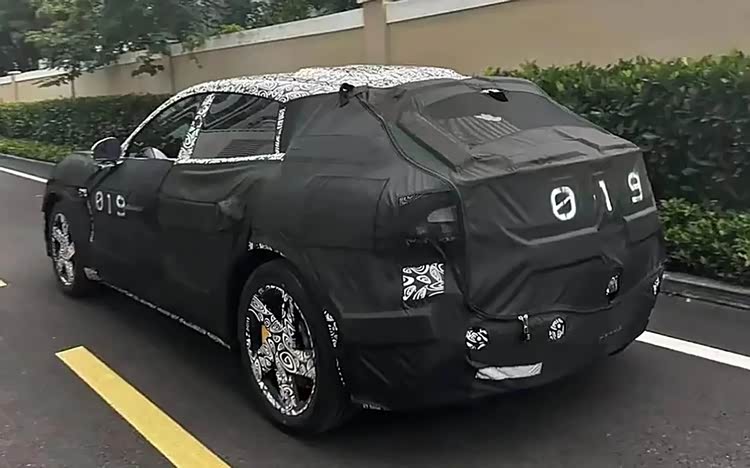 【文章】小米SU8正式曝光！售价或23.59万起，销售前景能否超越小米SU7？_车家号_汽车之家