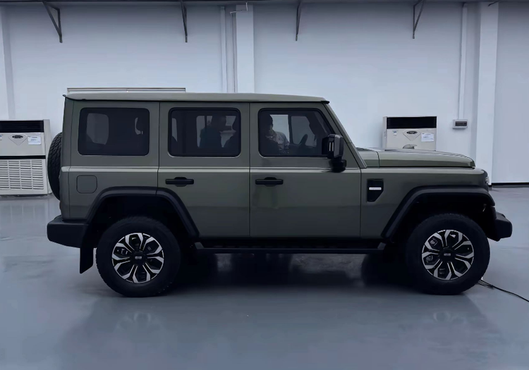 2024款“老北京212”高清实拍！配2.0T东安动力采埃孚8AT_车家号_发现车生活_汽车之家