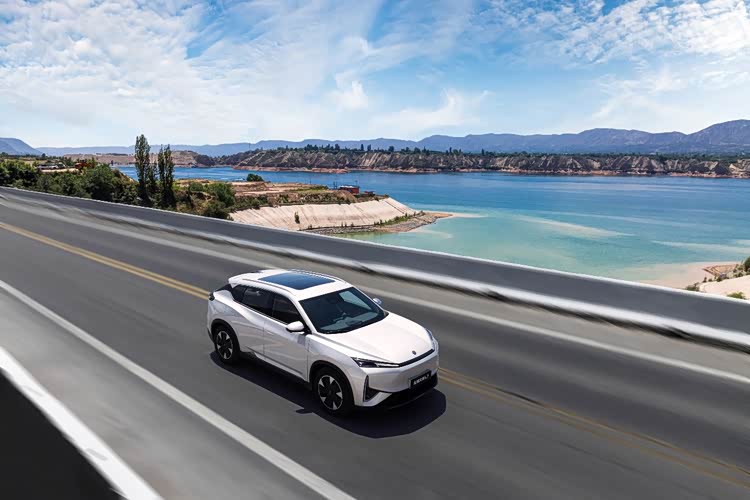 预售价13万-15万元 518km续航 东风风神L7纯电版亮相成都车展_车家号_发现车生活_汽车之家