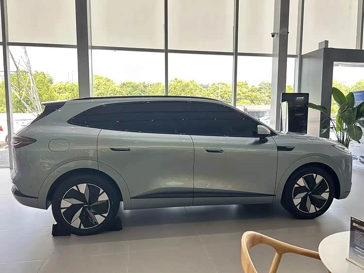 【文章】奇瑞风云E06实车亮相，4.8米车长+冰箱+激光雷达，续航超1600km_车家号_汽车之家