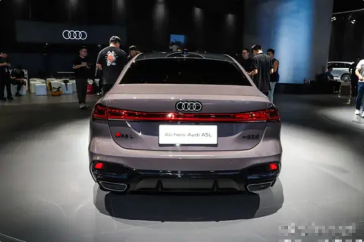 奥迪A5L产线实车曝光，三厢设计+2.0T动力，明年上市与A4L同售！_车家号_发现车生活_汽车之家