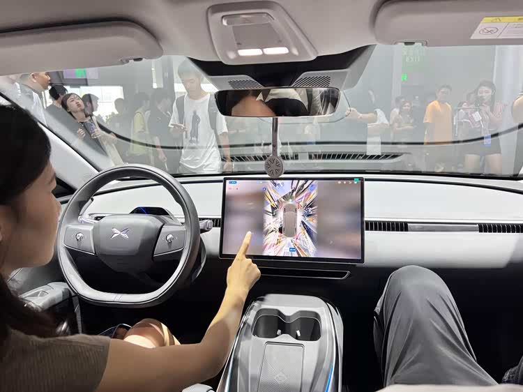 11.98万起，车展实拍小鹏MONA M03，这价格这体验咋样？_车家号_发现车生活_汽车之家