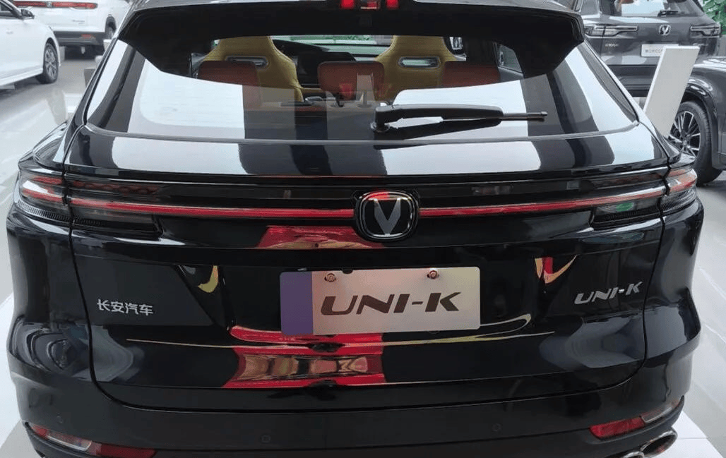 13万爆233马力，8AT+4.86米，颜值比卡宴强10倍，后排可跷二郎腿！_车家号_发现车生活_汽车之家