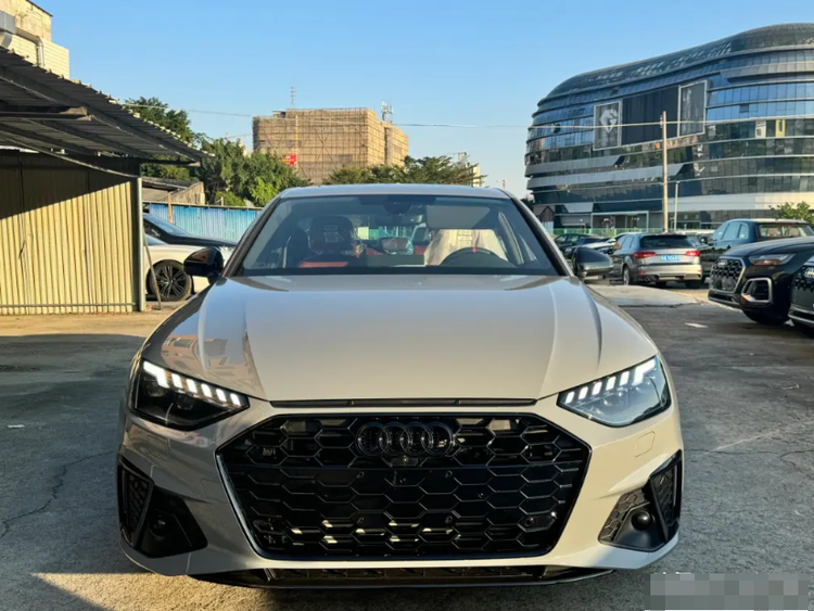 2025款“奥迪A4L”实车曝光！S-LINE套件标配，经典内饰得以延续_车家号_发现车生活_汽车之家