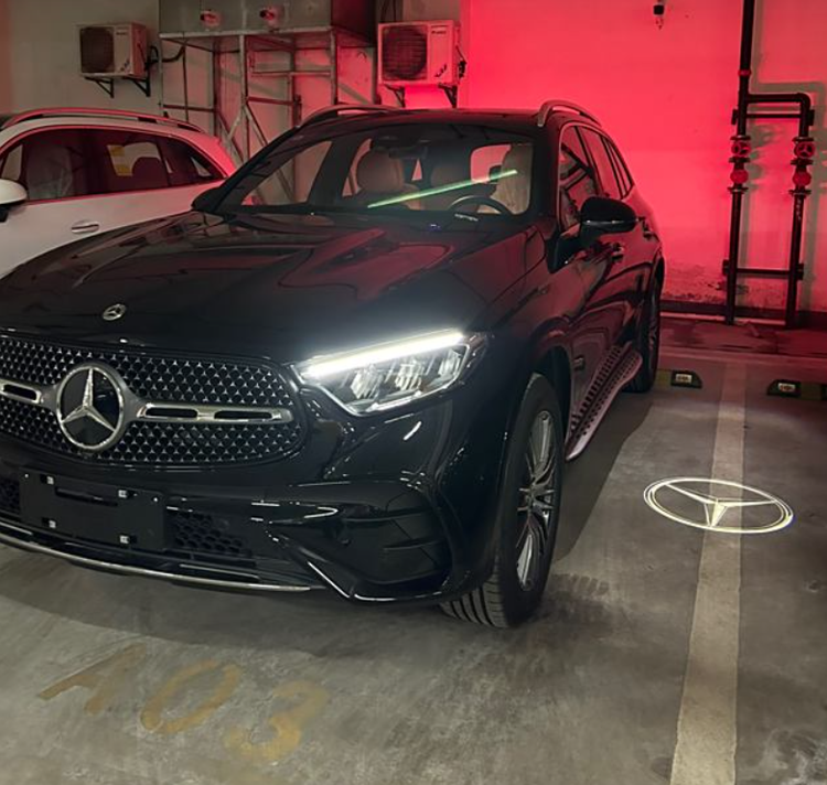 奔驰也开始让步！GLC300L动感落地41W，三叉星辉迎宾灯比脸盘还大_车家号_发现车生活_汽车之家