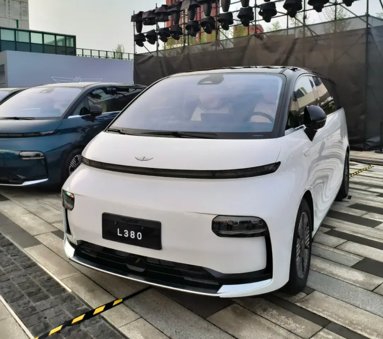 吉利翼真L380上市，电动中大型MPV/可选四驱，售价37.99万元起_车家号_发现车生活_汽车之家