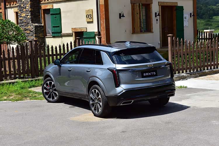 全新一代凯迪拉克XT5首发 外观更新 配33英寸9K曲面屏_车家号_发现车生活_汽车之家