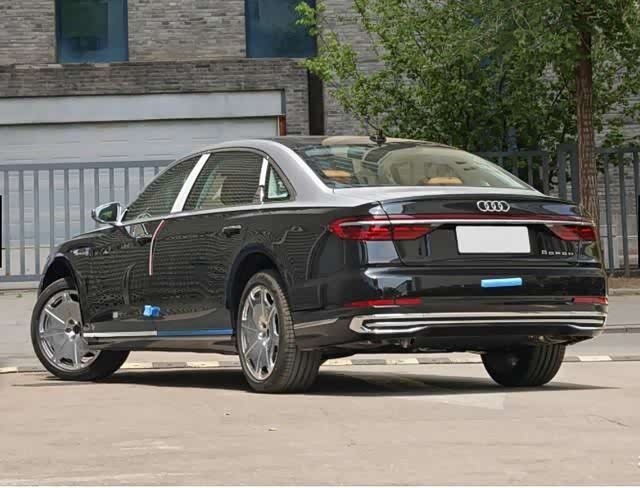 【文章】前脸六横十二纵！3.0T+8AT+340马力！22款奥迪A8L霍希双色臻藏版_车家号_汽车之家