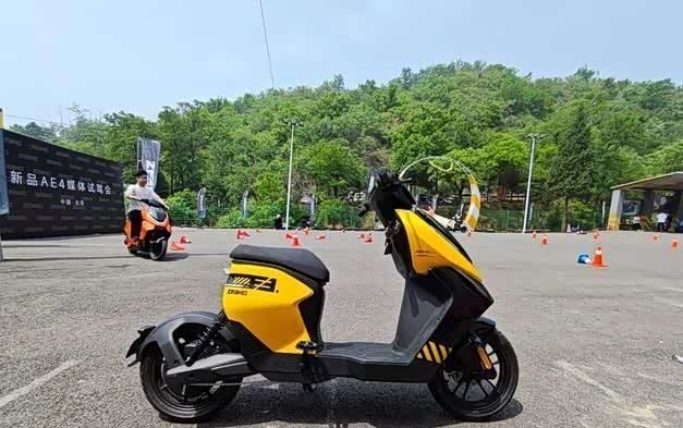 【文章】极核AE4系列：电动摩托界的“速度与激情”，性能与价格怎么样？_车家号_汽车之家