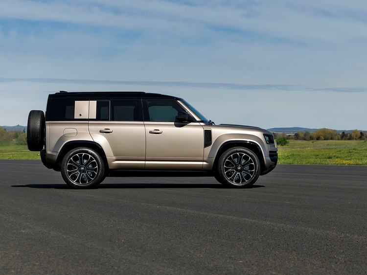 路虎卫士OCTA官图发布 搭V8 4.4T双涡轮增压发动机_车家号_发现车生活_汽车之家