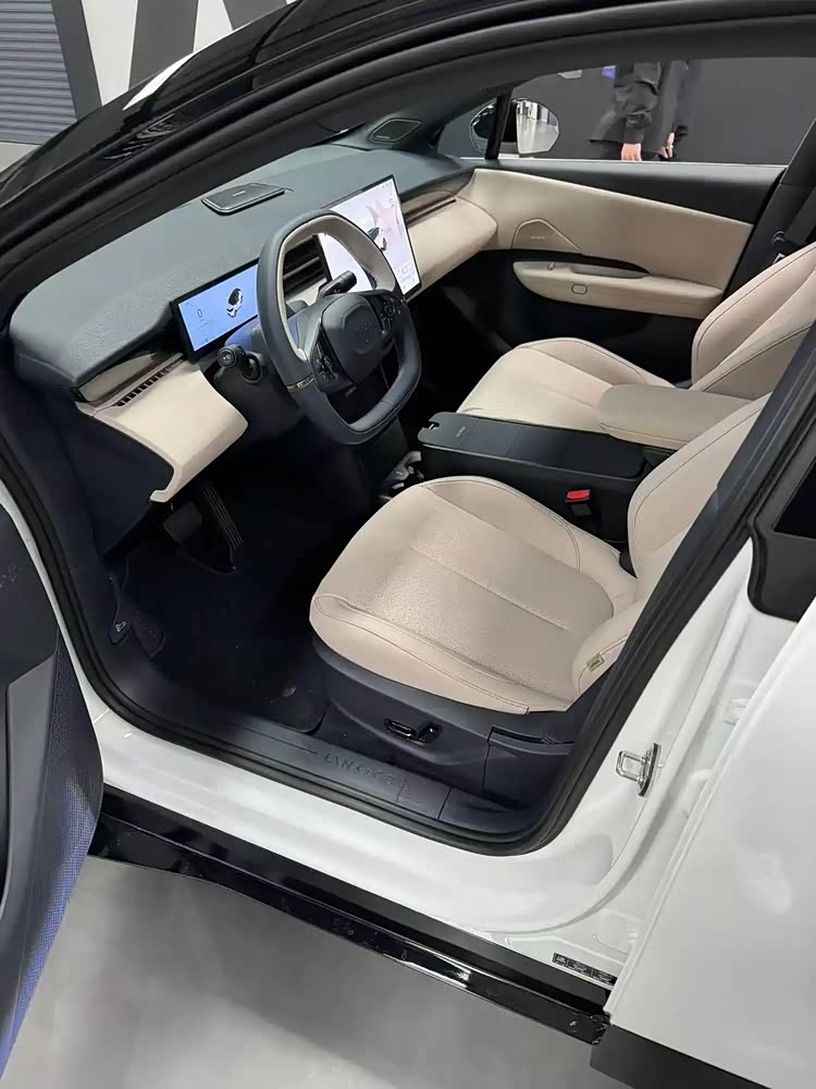 【文章】比元PLUS更大！领克Z20实车现身，无框车门+340马力，配4.5C快充_车家号_汽车之家