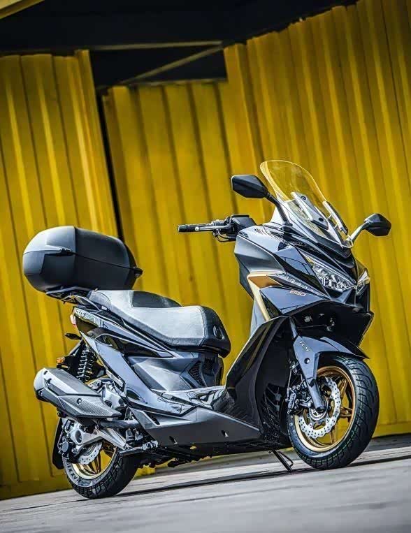 【文章】光阳赛艇ST250纪念版上市：售价26999元的豪华踏板车_车家号_汽车之家