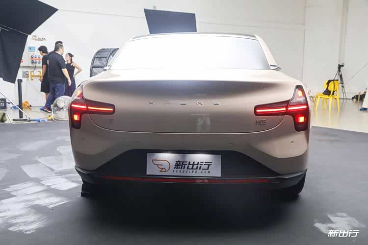 小鹏 MONA M03 首批量产车正式下线_车家号_发现车生活_汽车之家