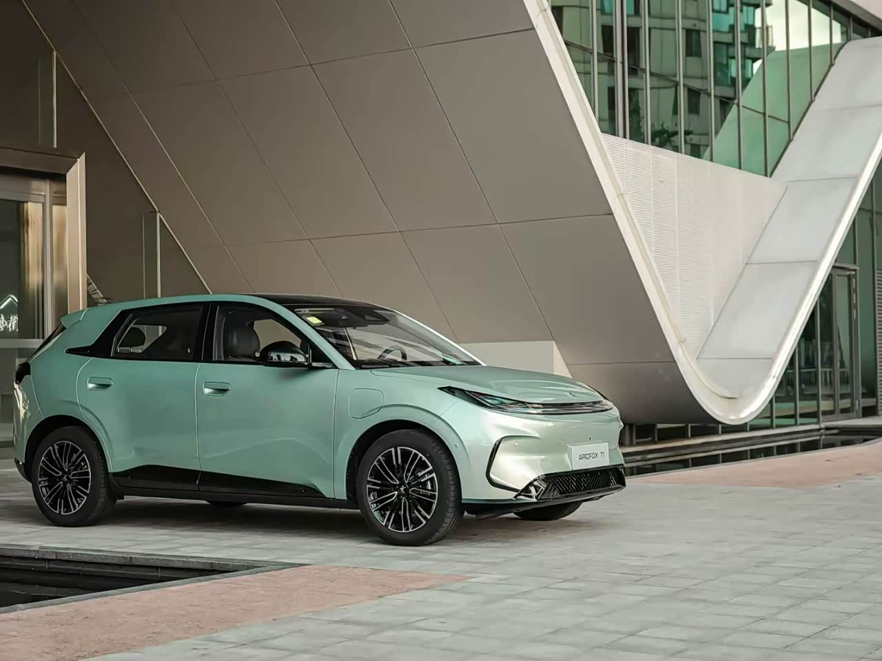 极狐T1 vs 名爵MG4 年轻用户首选谁更值_车家号_发现车生活_汽车之家