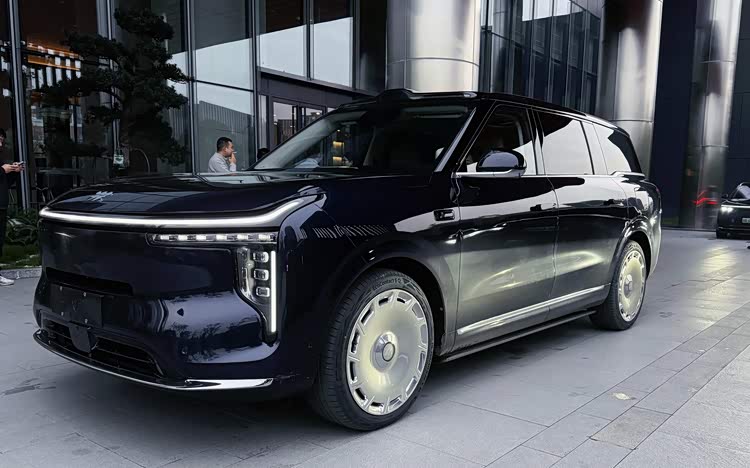 智己LS9街拍曝光，530马力双电机配402km纯电，这价格打谁_车家号_发现车生活_汽车之家