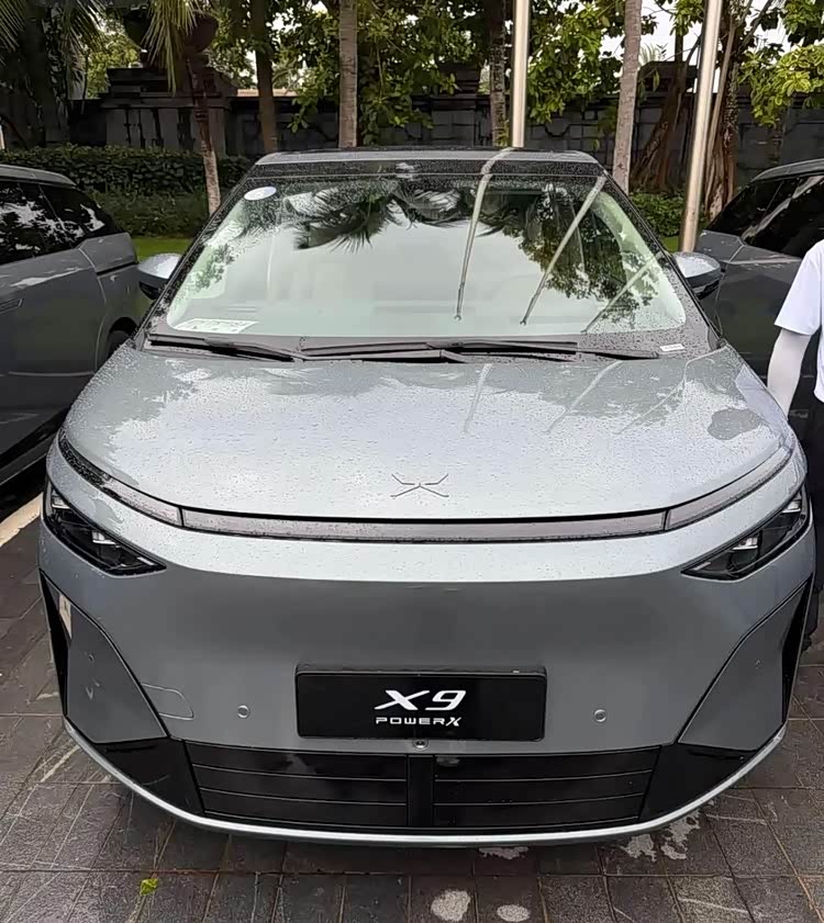 小鹏X9增程版实车亮相！轴距3160mm，综合续航1602km，能火不？_车家号_发现车生活_汽车之家