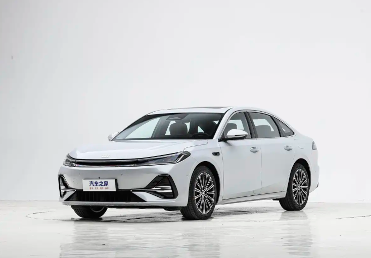 吉利银河A7 EM-i上市：8.18万起，享 2100km 续航_车家号_发现车生活_汽车之家