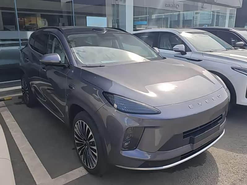 奇瑞 “小 Macan” 星途ET5实车到店，轴距2.8m，纯电续航165km！_车家号_发现车生活_汽车之家