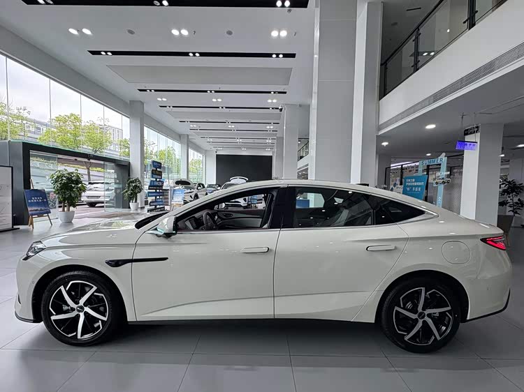 14.98万起售！26款海豹07DM-i登场，长近5米配冰箱，性价比拉满！_车家号_发现车生活_汽车之家