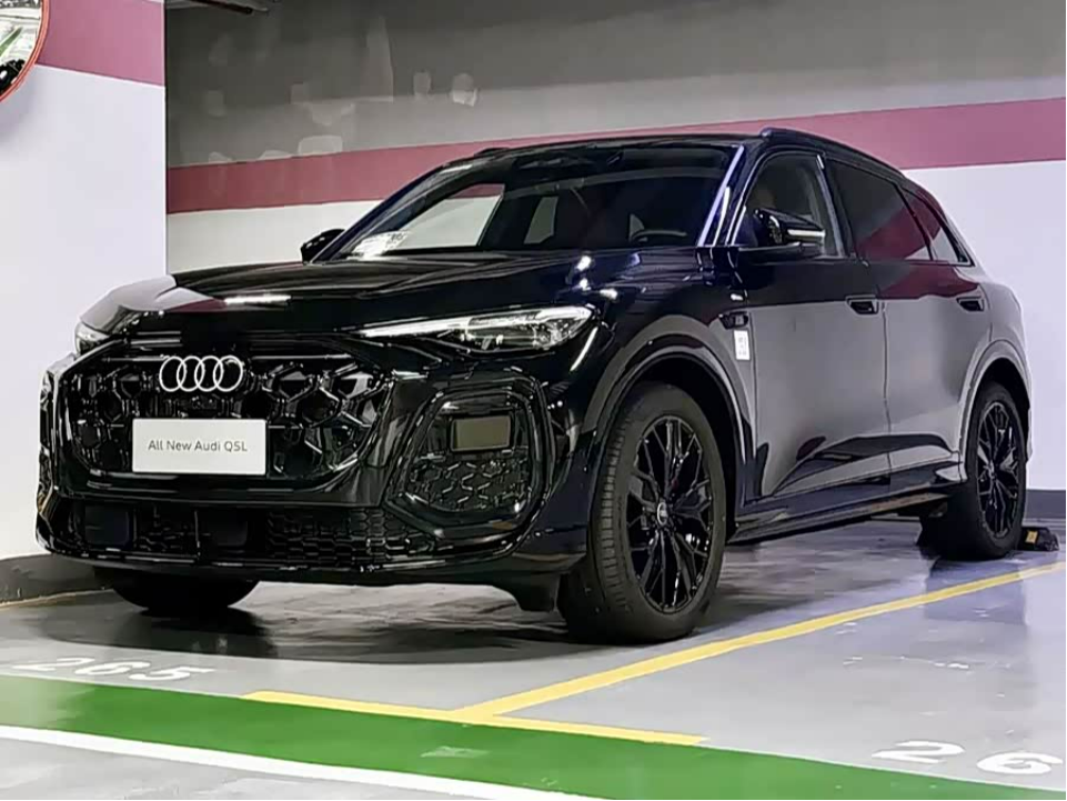 全新奥迪Q5L实车曝光，哑光黑+红卡钳，贯穿OLED尾灯，帅不帅？_车家号_发现车生活_汽车之家