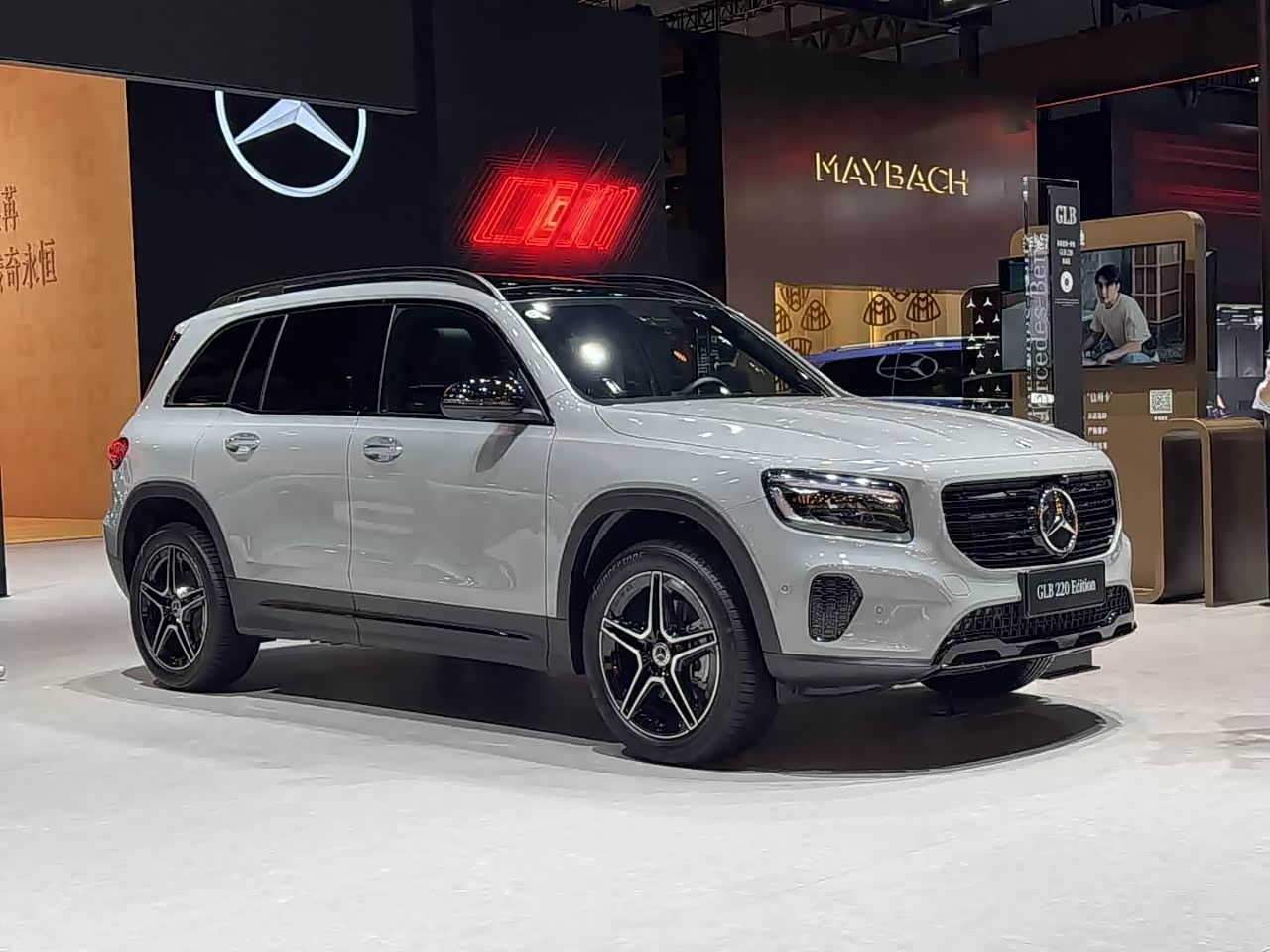 2025款奔驰 GLB 220 典藏版成都车展亮相，19 英寸轮毂+智驾升级_车家号_发现车生活_汽车之家