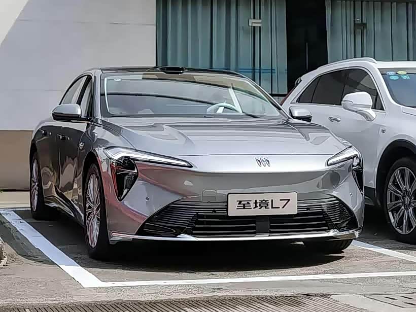 全新别克至境L7实车现身，尺寸比君越大，还有双联屏+无边框车门_车家号_发现车生活_汽车之家