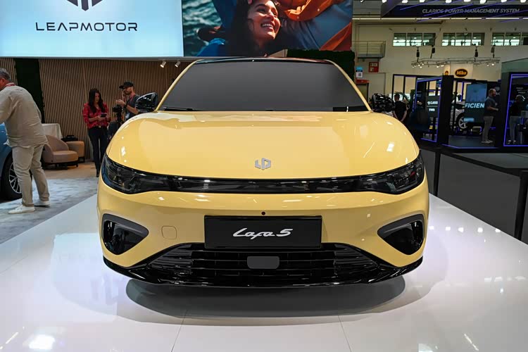四季度国内发布 零跑Lafa 5实车亮相 2026年上市_车家号_发现车生活_汽车之家