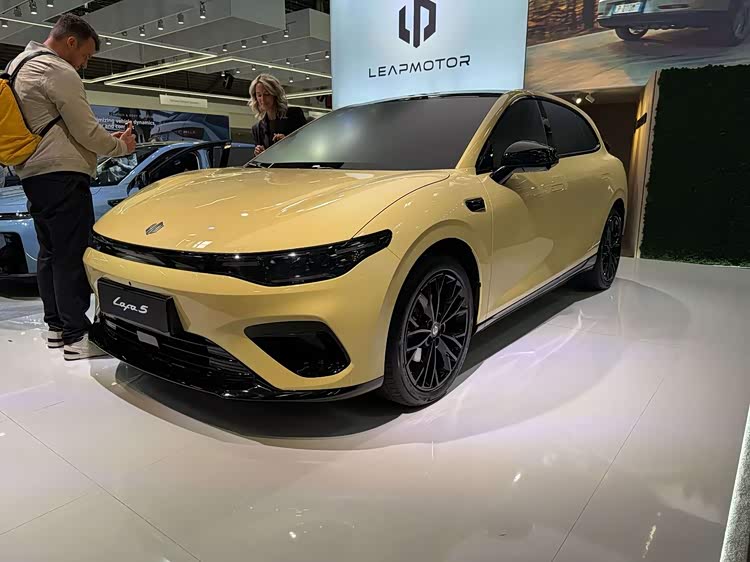 开启盲订/四季度发布，零跑Lafa5 亮相2025慕尼黑车展_车家号_发现车生活_汽车之家