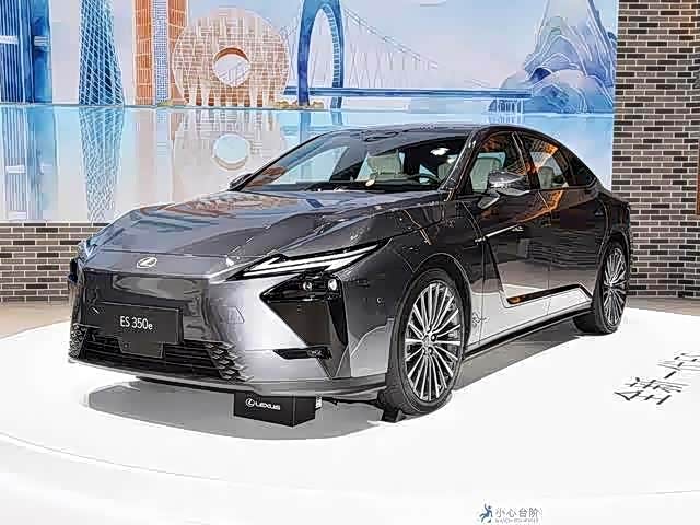 雷克萨斯ES350e广州车展亮相！纺锤形格栅+点阵镀铬，续航685km_车家号_发现车生活_汽车之家