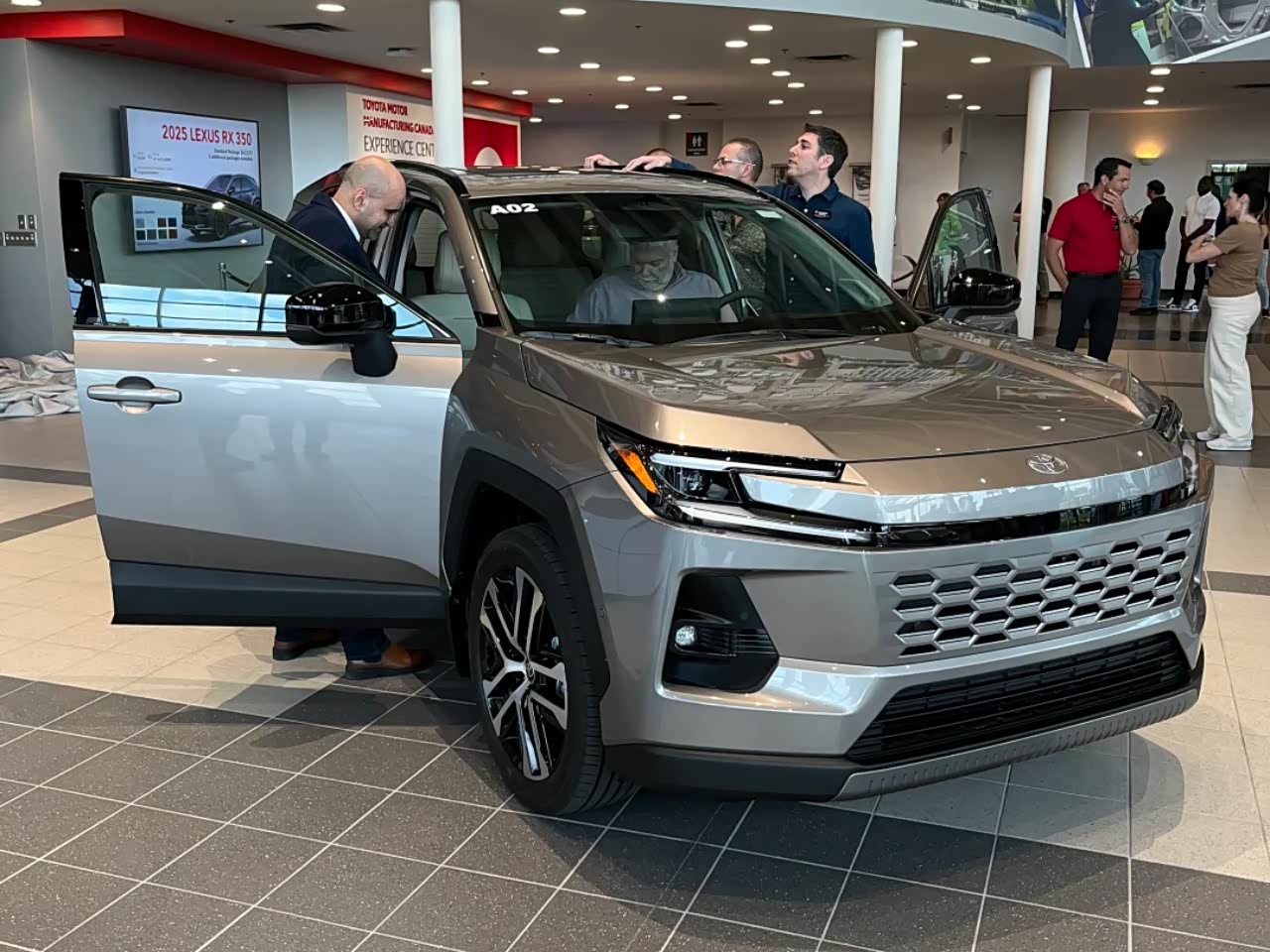 三前脸+双大屏！第六代RAV4全球首发，国产版将于广州车展亮相_车家号_发现车生活_汽车之家