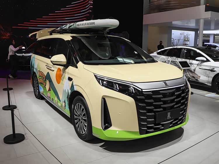 2026款比亚迪夏露营版北京车展亮相，配备车顶行李架，大1.5T插混_车家号_发现车生活_汽车之家