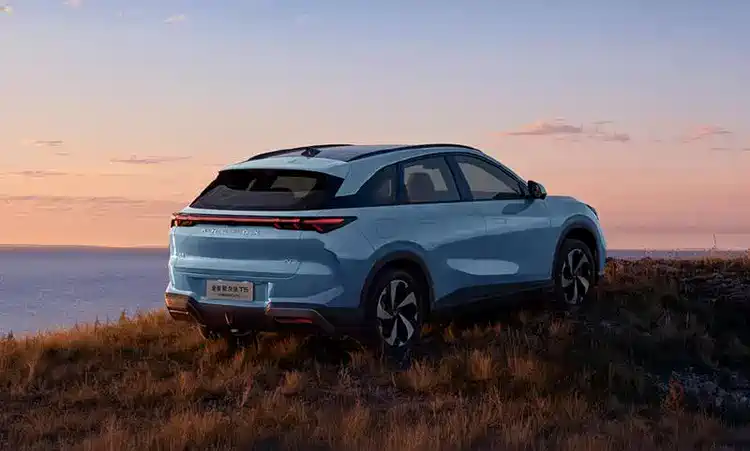 10.98万起 ，1215km续航+城区NOA， 极狐全新阿尔法T5上市。_车家号_发现车生活_汽车之家