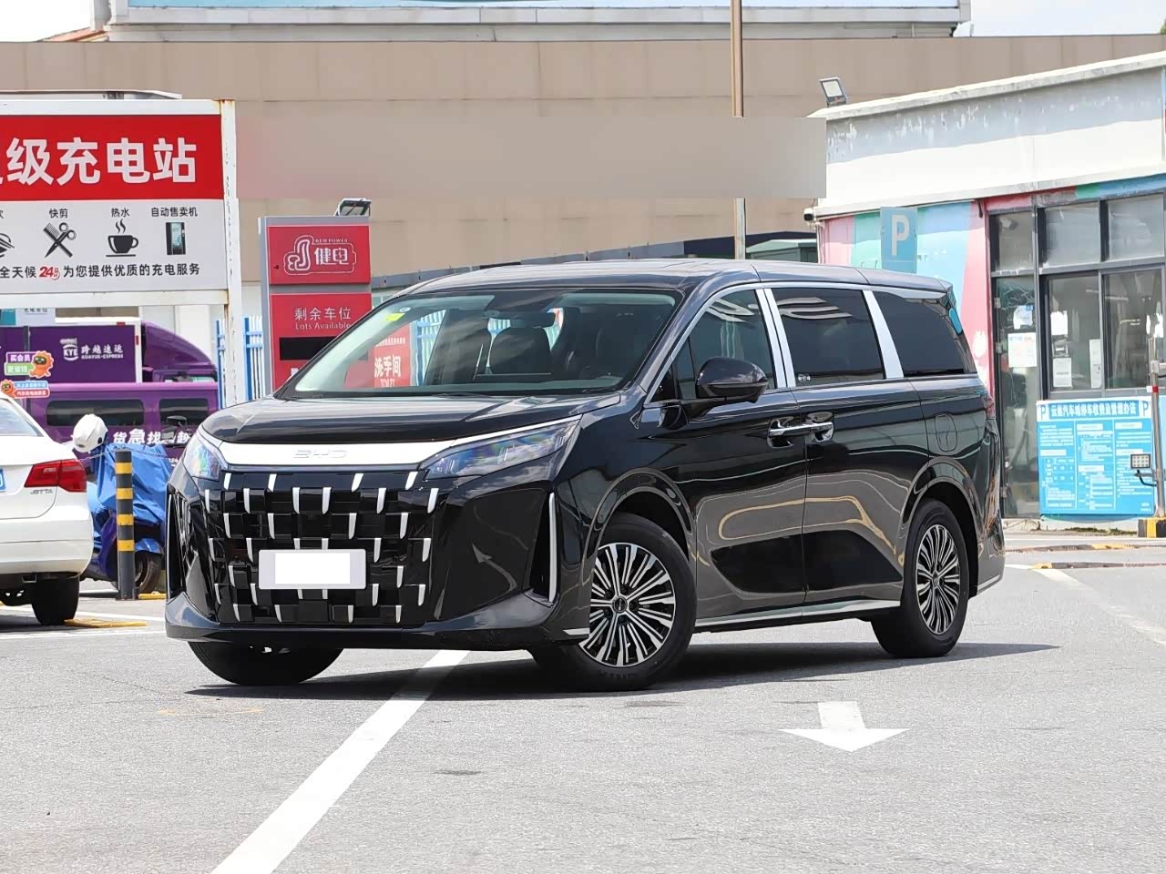 比亚迪新款MPV到店！不足23万起，轴距超3米，配大七座+1.5T插混_车家号_发现车生活_汽车之家