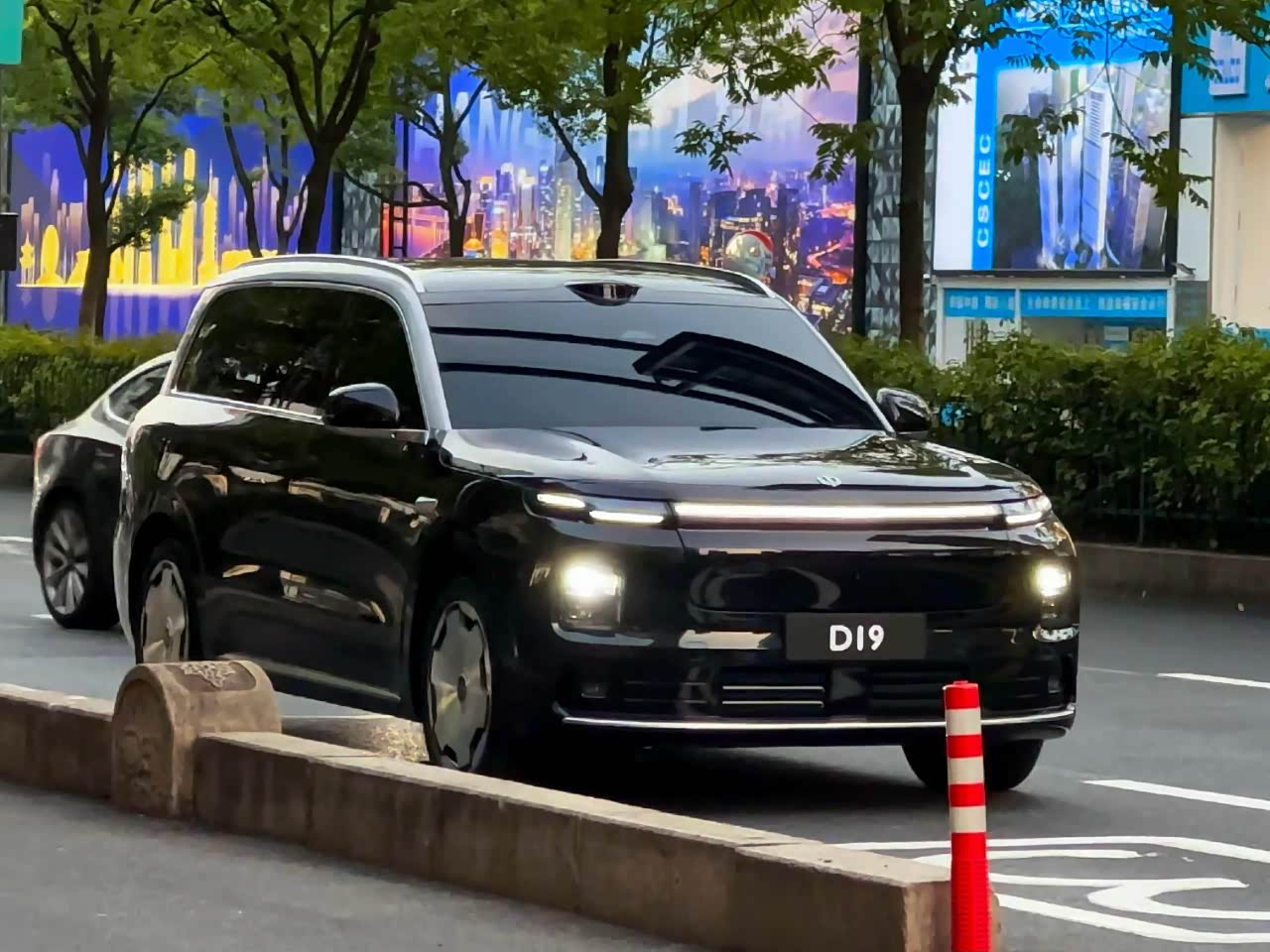 全新零跑D19实车曝光！双腔空悬+智能防晕车，15分钟快充350km_车家号_发现车生活_汽车之家