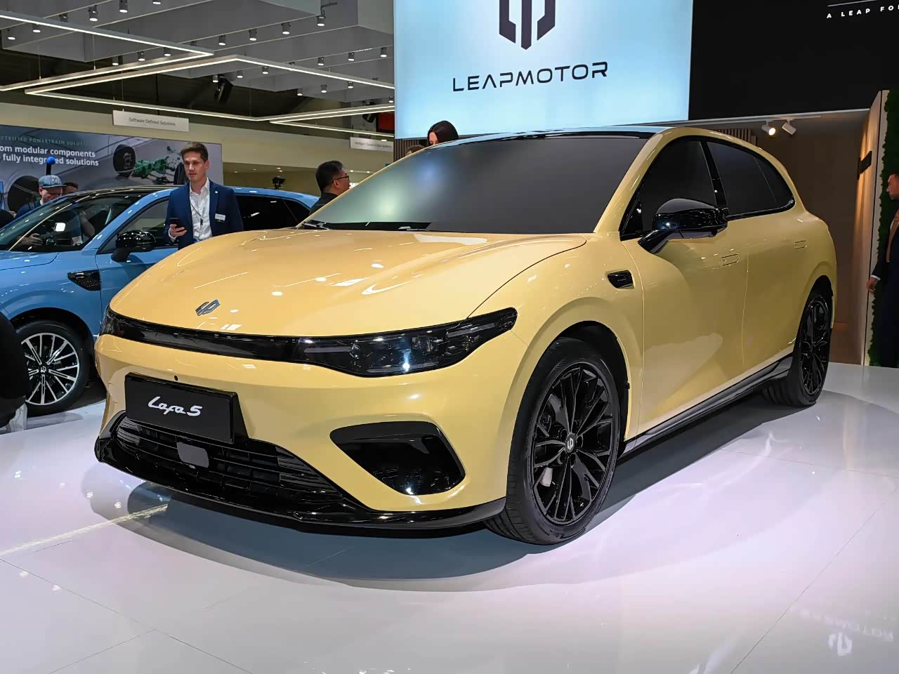 四季度国内发布 零跑Lafa 5实车亮相 2026年上市_车家号_发现车生活_汽车之家