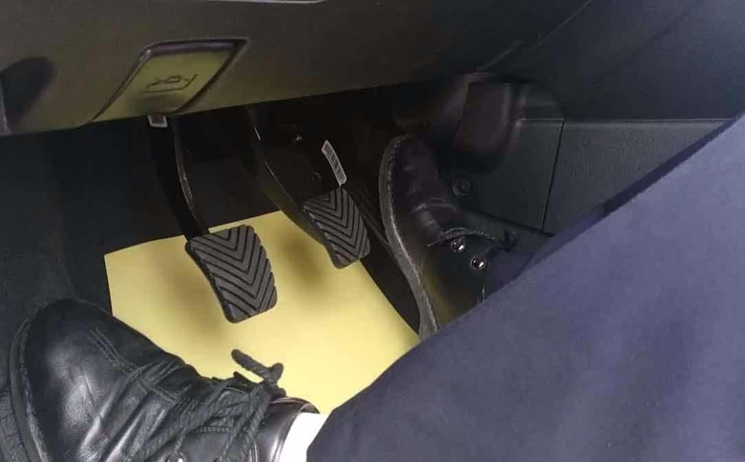 手动挡上坡时熄火了怎么操作最安全？看看老司机的做法你就清楚了_车家号_发现车生活_汽车之家