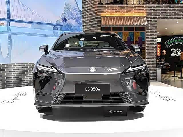 雷克萨斯ES350e广州车展亮相！纺锤形格栅+点阵镀铬，续航685km_车家号_发现车生活_汽车之家