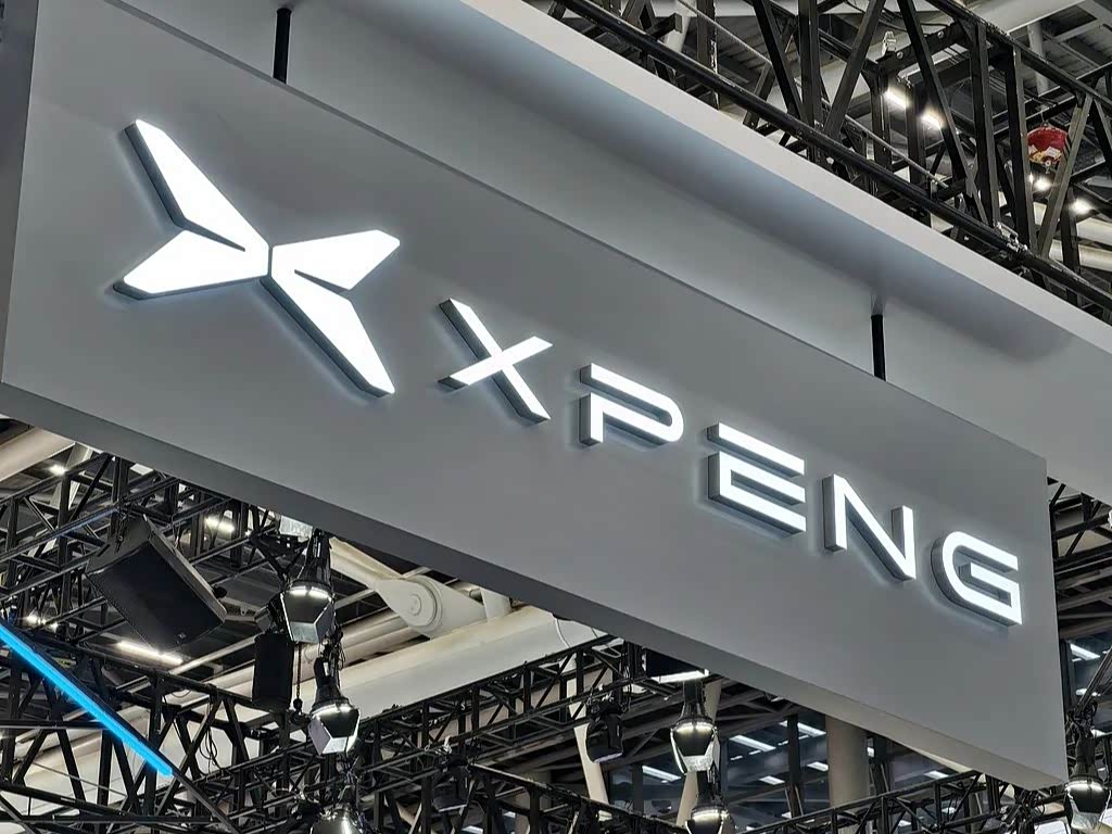 何小鹏称明年VLA如追不上FSD则智驾负责人裸奔，赌约或已涉嫌违法_车家号_发现车生活_汽车之家