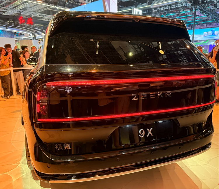 极氪9X：1400PS 三电机 + 2.89 秒破百+ 900V 架构，星穹之境设计_车家号_发现车生活_汽车之家