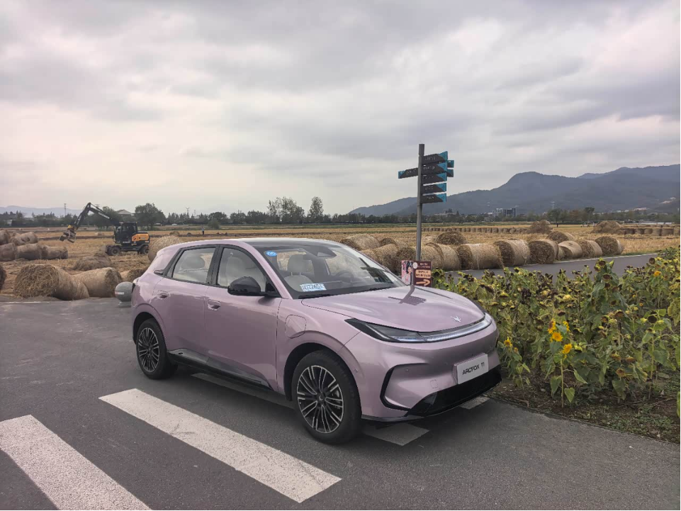 试驾极狐T1：A0级纯电爆款是如何炼成的？_车家号_发现车生活_汽车之家