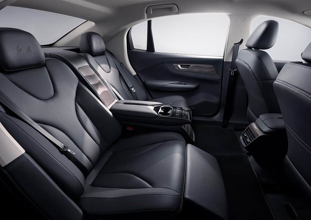 专为网约车准备的高端车型 红旗E-QM5四座版上市_车家号_发现车生活_汽车之家