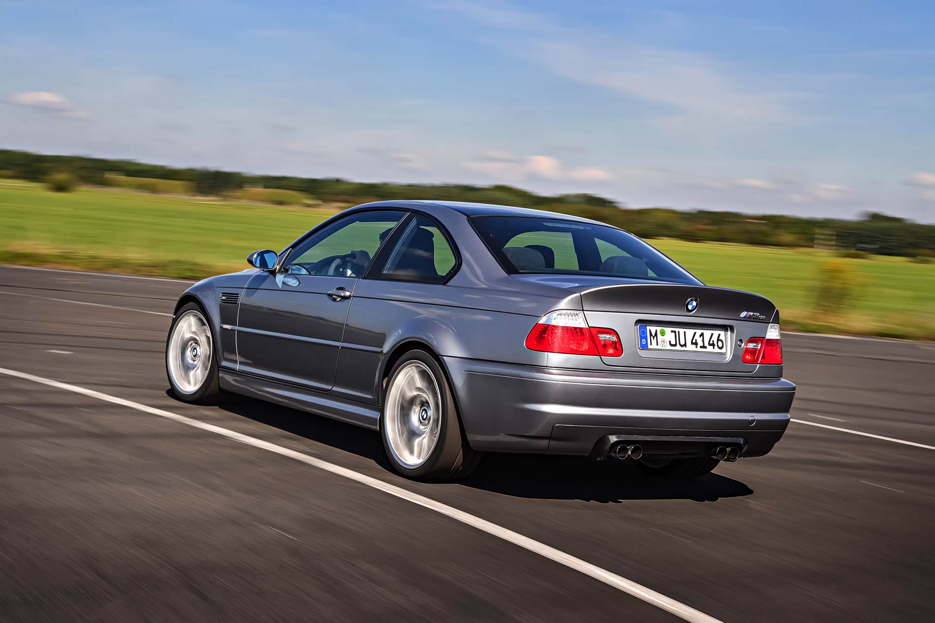 名机面对面 宝马1M Coupe vs M3 CSL_车家号_发现车生活_汽车之家