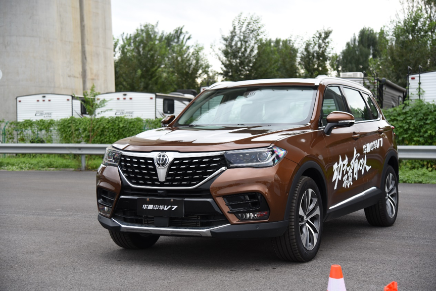 试驾华晨中华V7，发动机技术来自宝马，行驶平顺性出色_车家号_发现车生活_汽车之家