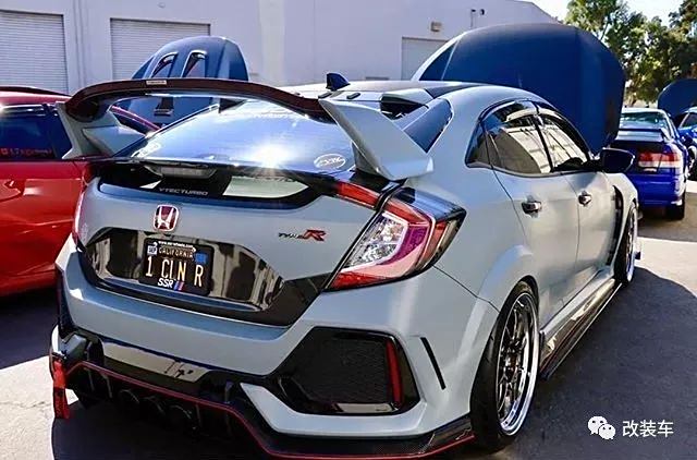 一身竞技范的水泥灰本田FK8 Type-R，更裸露着红色心脏供大家欣赏_车家号_发现车生活_汽车之家